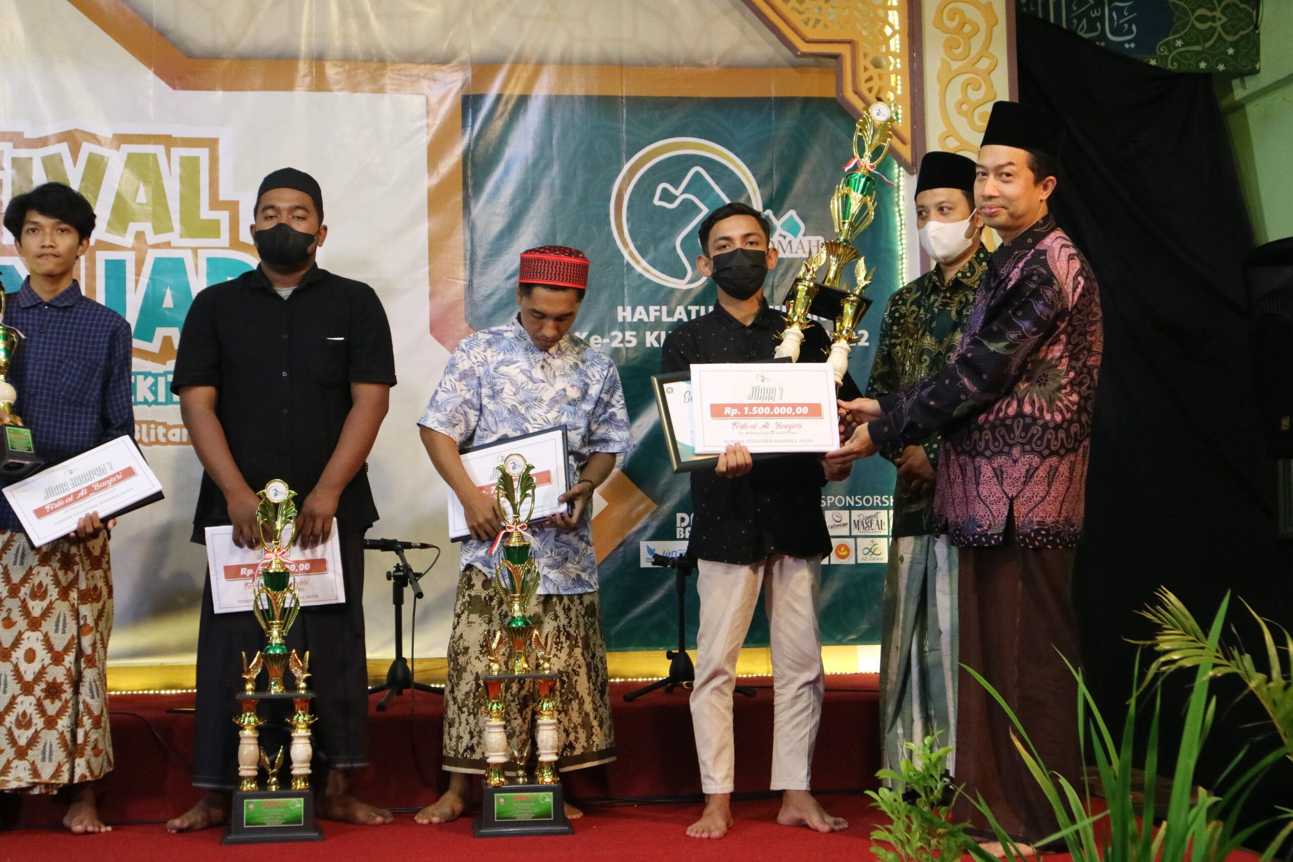 FINAL FESTIVAL AL-BANJARI PONPES ANWARUL HUDA, KH BAIDOWI MUSLICH : SEMUA PESERTA ADALAH ...